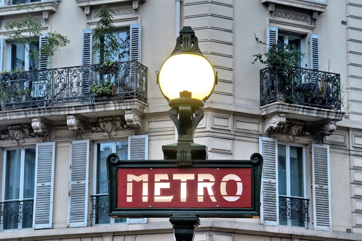 Guia completo do metrô de Paris: bilhetes, passes e dicas - Viaja que Passa